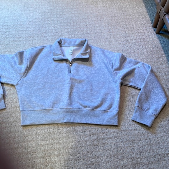 District VIT fleece | Other | Short Cropped Half Zip Sweatshirt Light ...
